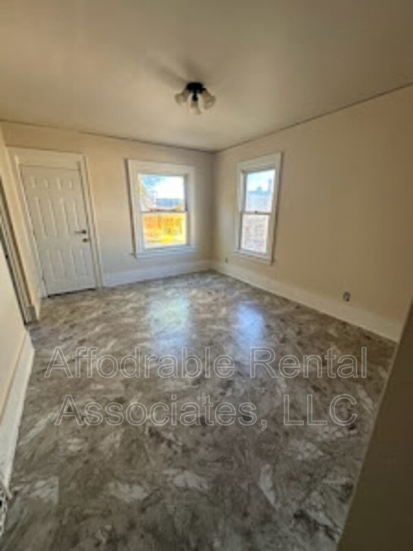 3529 W Pierce St Unit Upper, Milwaukee, WI 53215 - Condo for Rent in ...