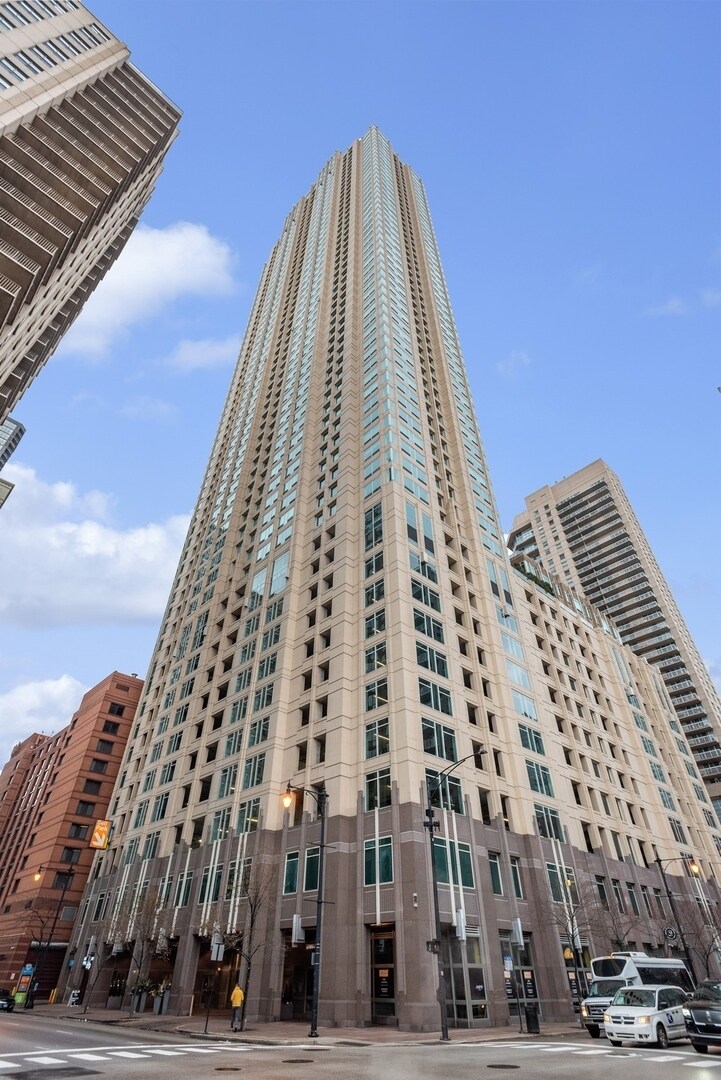 33 W Ontario St Unit 42D, Chicago, IL 60654 - Condo for Rent in Chicago ...