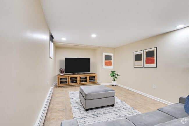 Hackensack River Waterfront Apartments for Rent with a Yard - Jersey ...