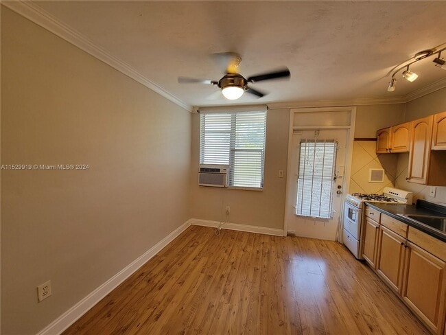 441 Collins Ave Unit 19, Miami Beach, FL 33139 - Room for Rent in Miami ...