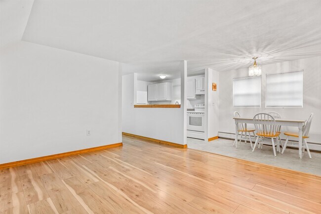 15 Folly Mill Terrace Unit B, Seabrook, NH 03874 - Room for Rent in ...