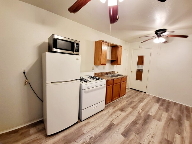 1008 Runnels St Unit C, Big Spring, TX 79720 - Apartments at 1008 ...