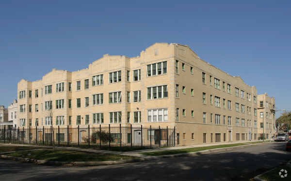 200 N Kenneth - 200 N Kenneth Ave Chicago, IL 60624 | Apartments.com