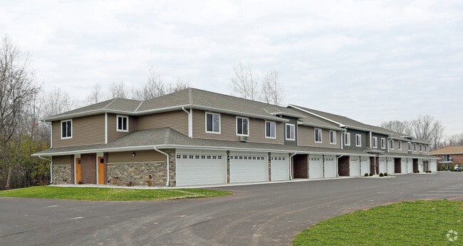 Pinewood Park Villas - Apartments in Howard, WI | Apartments.com