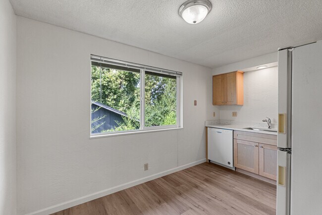 Levi Landing Apartments for Rent with Hardwood Floors - Springfield, OR ...