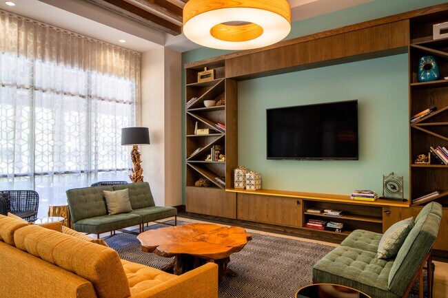 MAA SoHo Square Apartments - 712 S Howard Ave Tampa, FL | Apartments.com