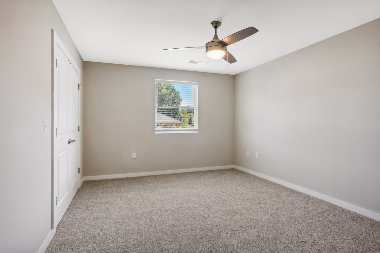 Oak Tree Apartments and Townhomes Townhomes for Rent - Charlotte, NC ...