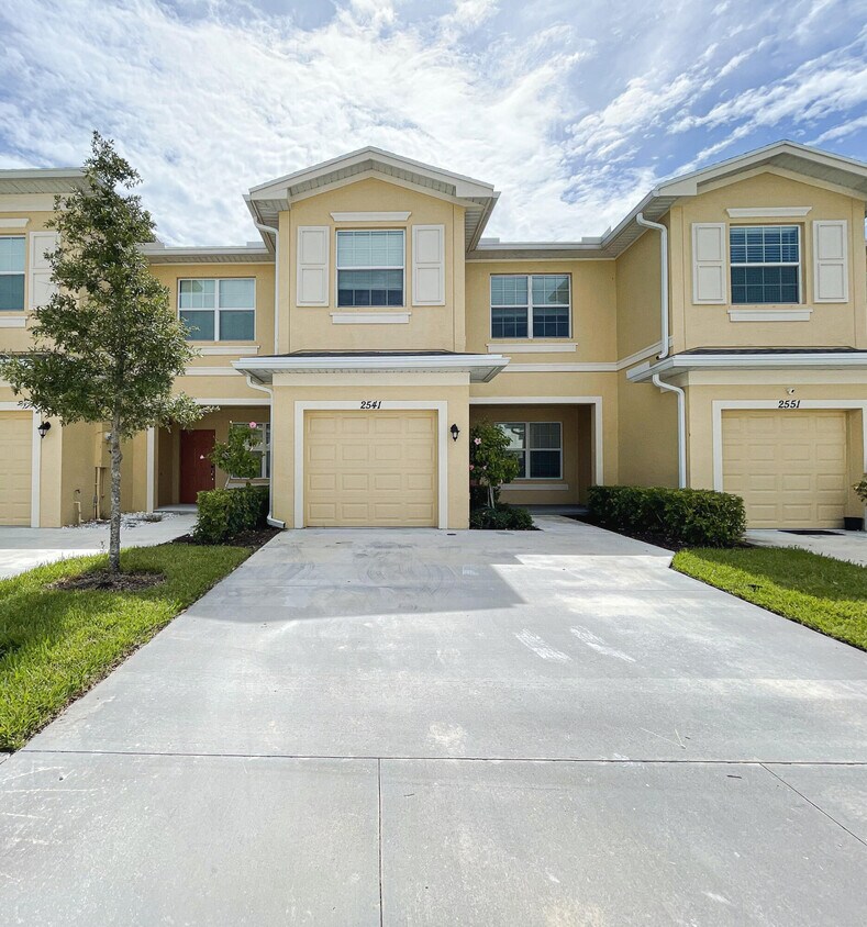 2541 NW Treviso Cir, Port Saint Lucie, FL 34986 - Townhome Rentals in Port Saint Lucie FL ...