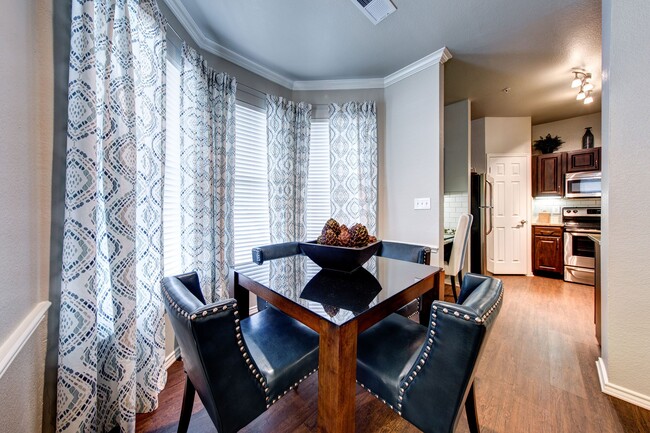 Firestone at West 7th Apartments - 1001 W 7th St Fort Worth, TX ...