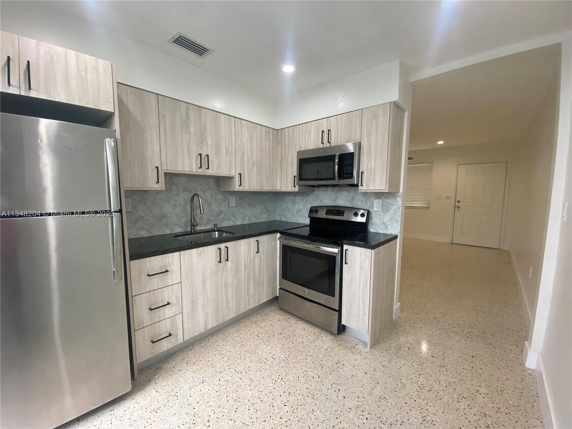 2748 SW 33rd Ct Unit 2748, Miami, FL 33133 - Room for Rent in Miami, FL ...