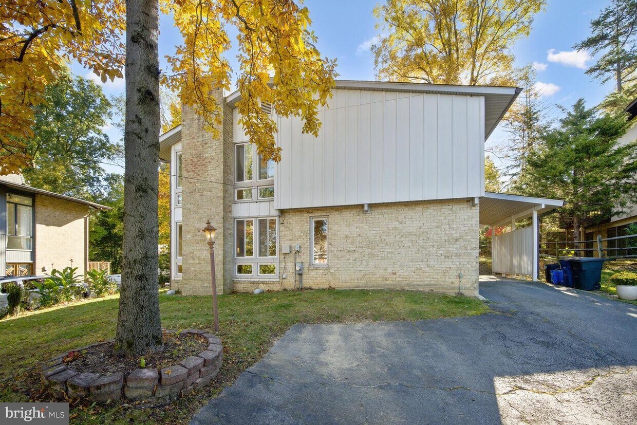 8816 Bells Mill Rd, Potomac, MD 20854 - House Rental in Potomac, MD ...