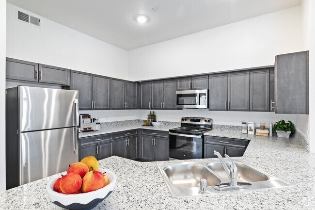 Villa Lucia Apartments for Rent with a Walk-In Closet - Fresno, CA ...