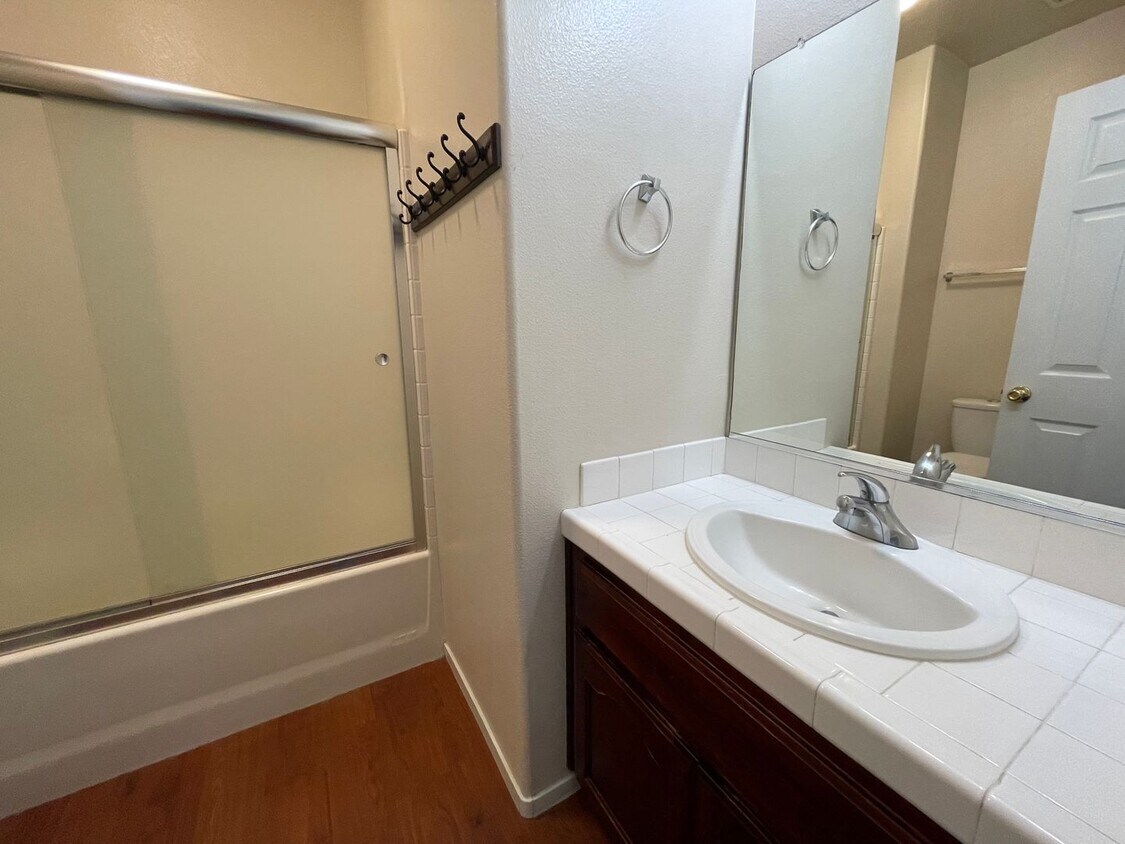 1441 Bay St, Lemoore, CA 93245 - House Rental in Lemoore, CA ...