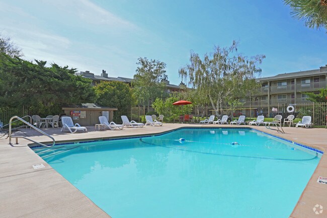 The Lakes Apartments Albuquerque