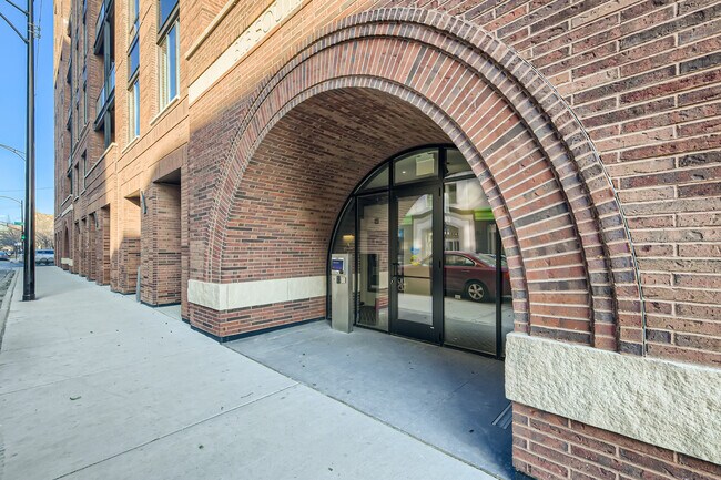 313 S Racine Ave Unit 4B, Chicago, IL 60607 - Condo for Rent in Chicago, IL | Apartments.com