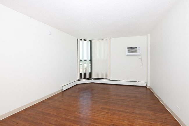 Oakley Square Apartments - Chicago, IL | Apartments.com