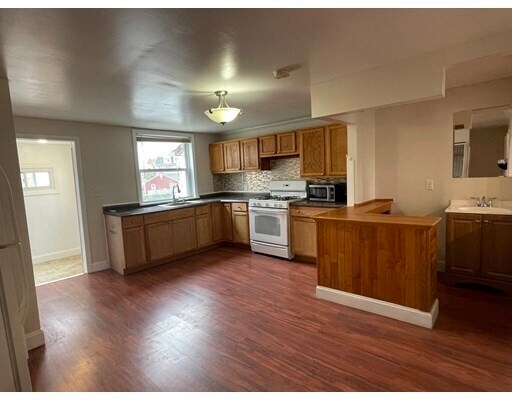 22 Butler Ave Unit 2, Lowell, MA 01852 - Room for Rent in Lowell, MA ...