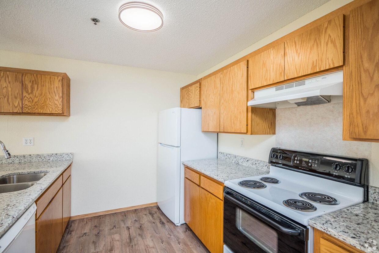 Rosoto Villa on Roselawn - 1901 Desoto St N Maplewood, MN 55117 ...