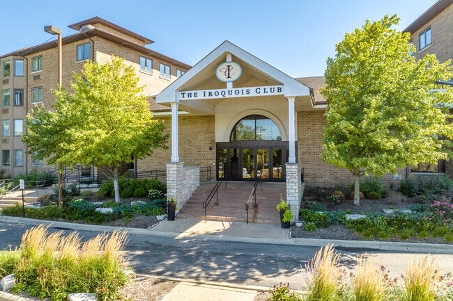 Edgewood Apartments for Rent with a Walk-In Closet - Naperville, IL ...