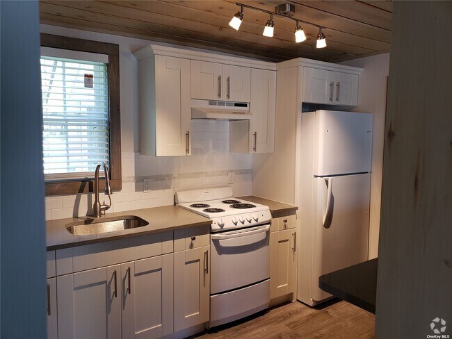 New Holiday Beach Senior Living Apartments for Rent - Center Moriches ...