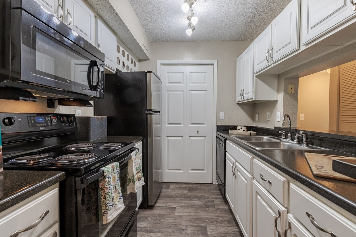 Hampton Greene Apartment Homes - 500 Gills Creek Pkwy Columbia, SC ...