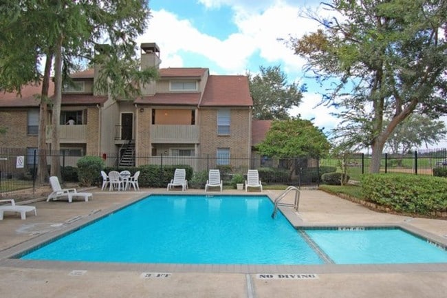 Angleton Manor Apartments - Angleton, TX | Apartments.com