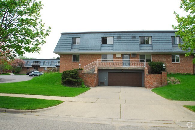 Whitcomb Square Senior Apartment Homes (55+) Apartments - Madison, WI ...