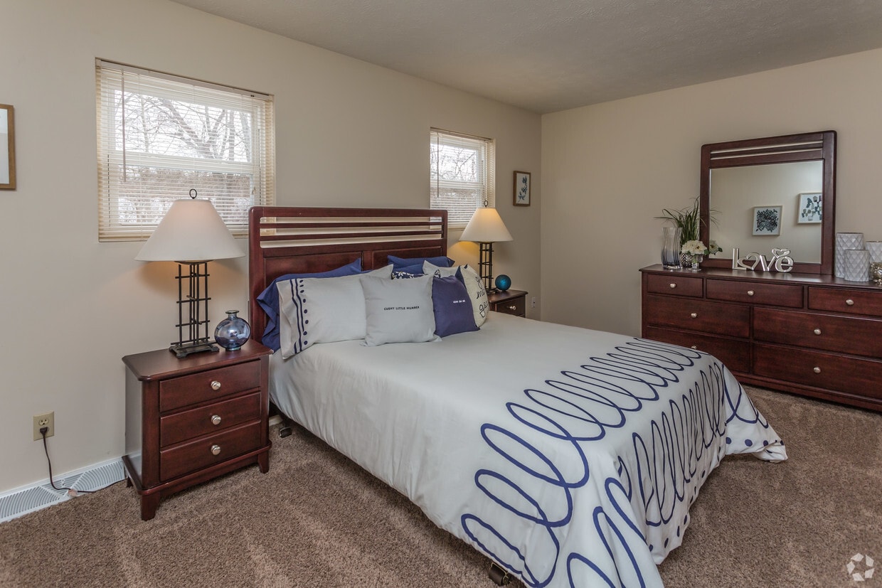 Colonial Club - 4842 Cranberry Ave Nw Canton, OH 44709 | Apartments.com