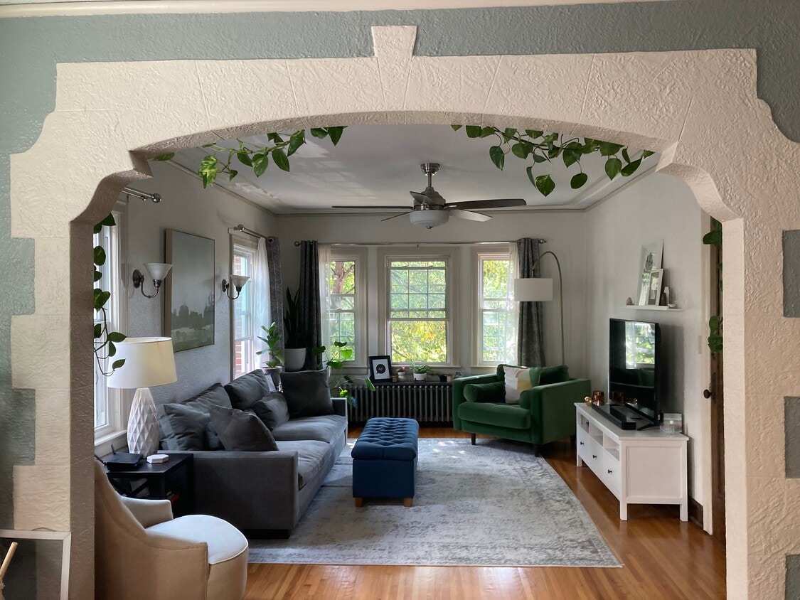 2521 Garfield Ave Unit 202, Minneapolis, MN 55405 - Condo for Rent in ...