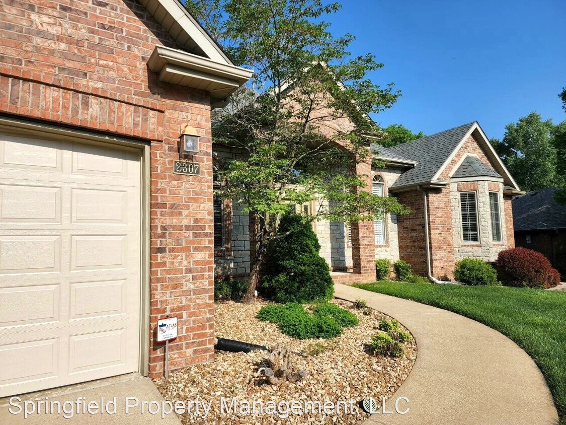 2307 S Cedar Dr, Springfield, MO 65809 - House Rental in Springfield ...