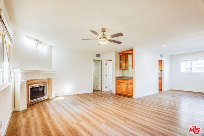 3970 Ingraham St Unit 202, Los Angeles, CA 90005 - Condo for Rent in ...