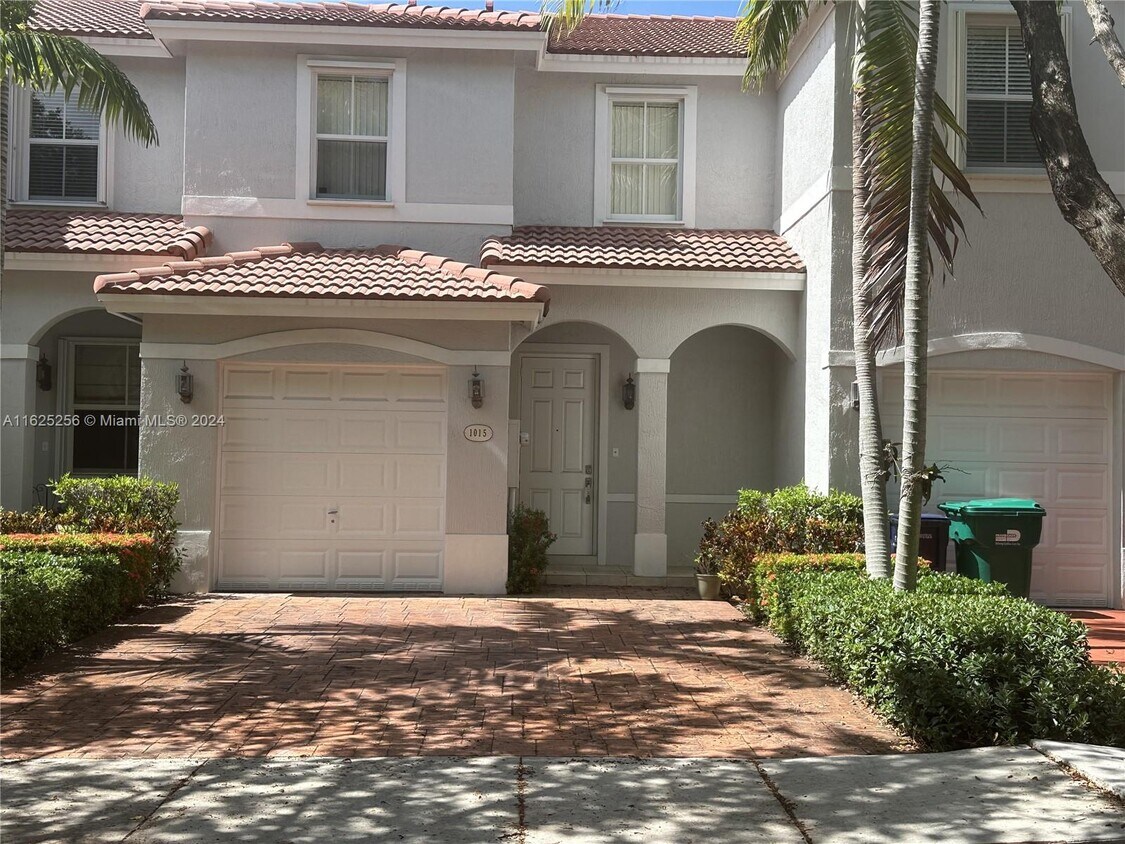 1015 NE 208th St, Miami, FL 33179 - Townhome Rentals in Miami FL | Apartments.com