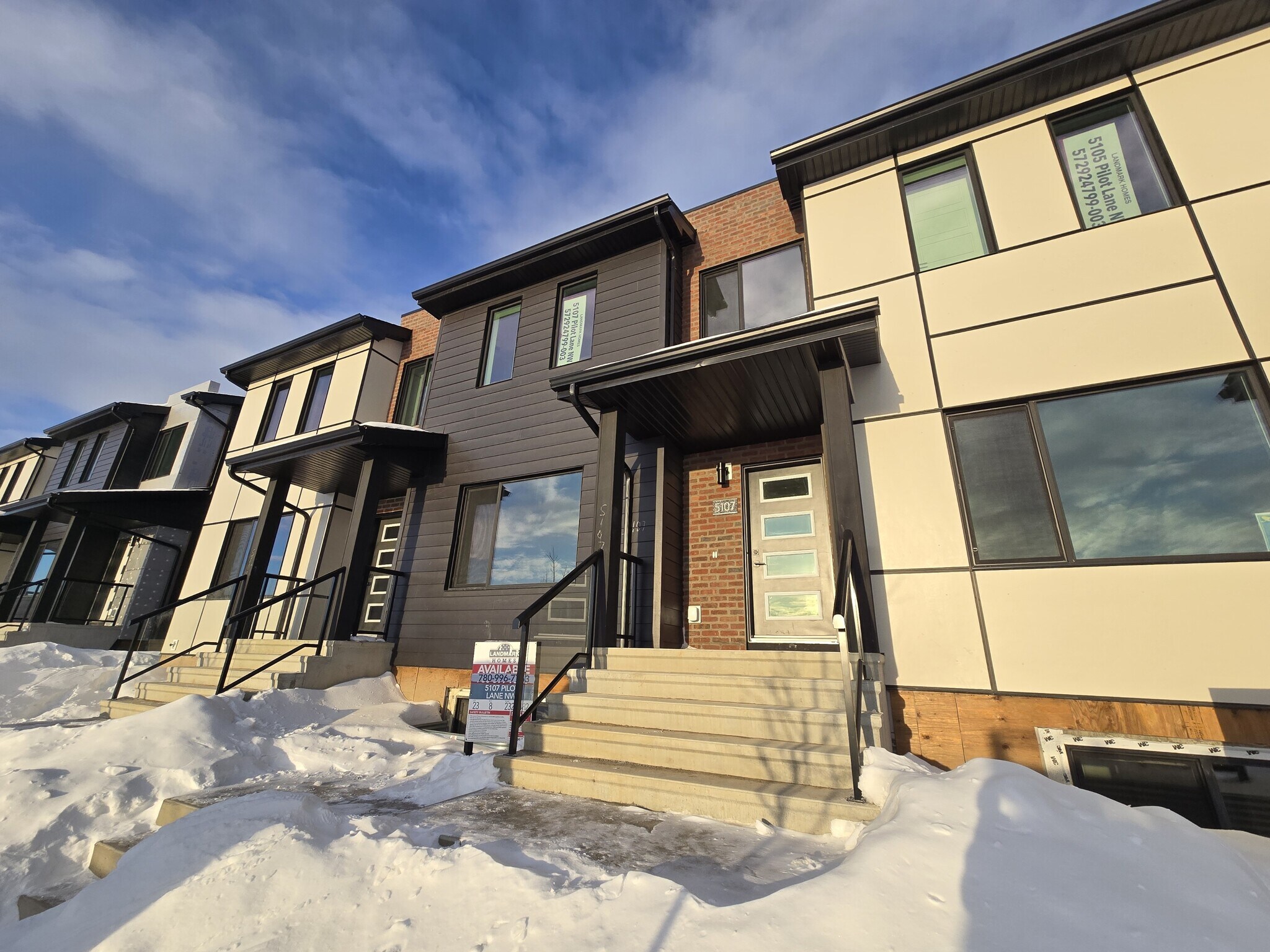 8008 Cedric Mah Rd, Edmonton, AB T5G 2Z5 - Maison de Ville à Louer à ...