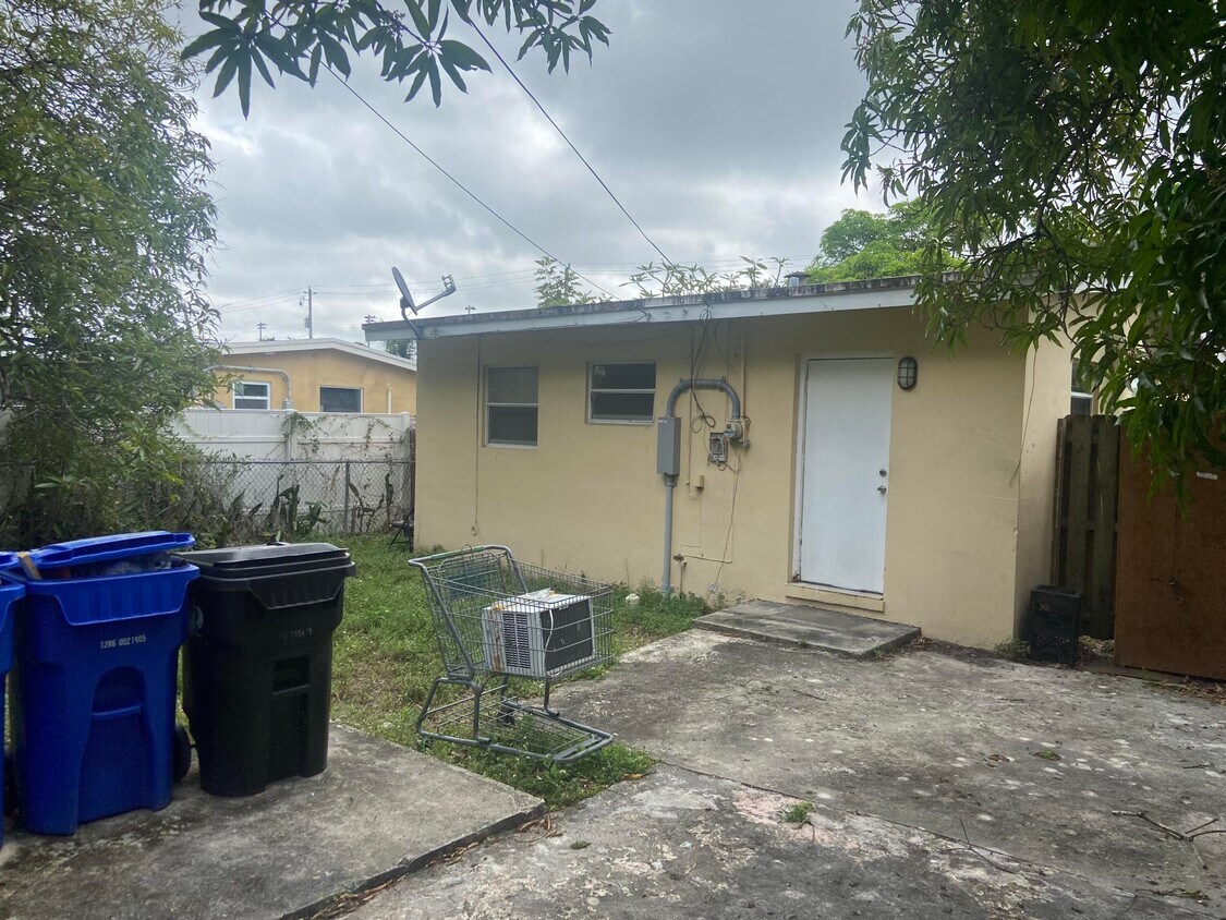 1563 NW 10th Pl, Fort Lauderdale, FL 33311 - House Rental in Fort Lauderdale, FL | Apartments.com