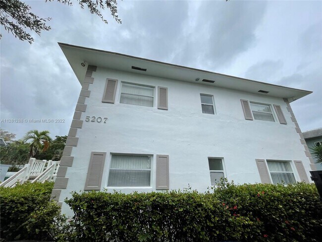 5207 SW 91st Ave Unit 8, Cooper City, FL 33328 - Room for Rent in ...