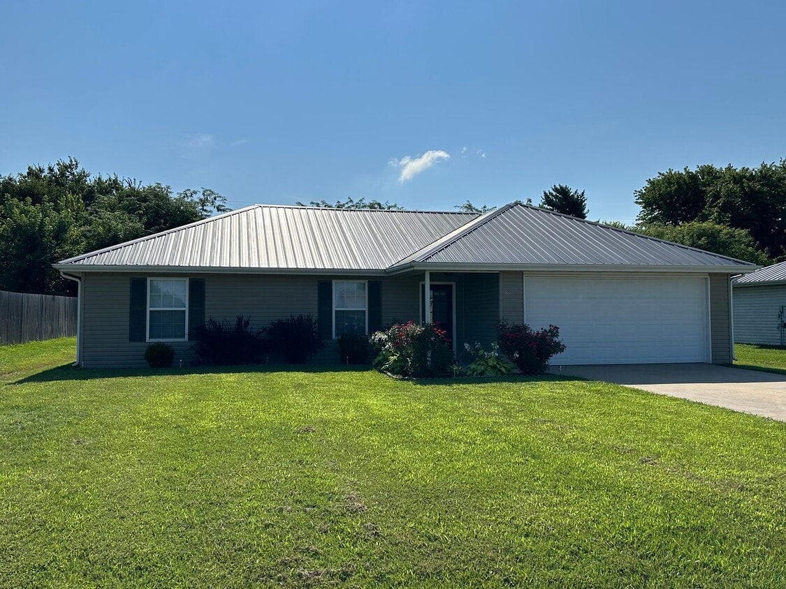 1800 Phillips Dr, Lebanon, MO 65536 - House Rental in Lebanon, MO ...