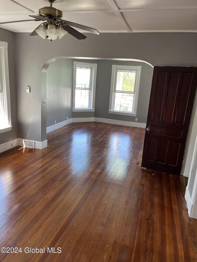 1524 Carrie St Unit 2nd Floor, Schenectady, NY 12308 - Room for Rent in ...