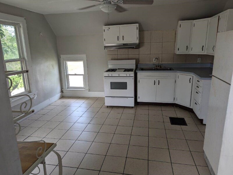 411 E Chestnut St Unit 3, Canton, IL 61520 | Apartments.com