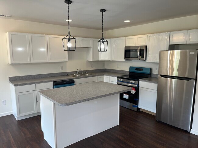 Apartments for Rent with a Walk-In Closet in Hatfield IN