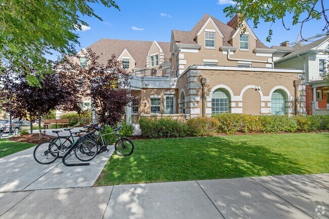 University Terrace Apartments for Rent with Hardwood Floors - Boulder ...