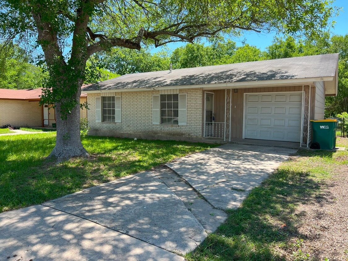 434 W Byrd Blvd, Universal City, TX 78148 - House Rental in Universal ...