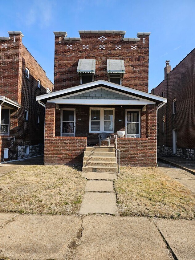 4028 S Spring Ave Unit 4028 - 2nd Floor, St. Louis, MO 63116 - Room for Rent in St. Louis, MO ...