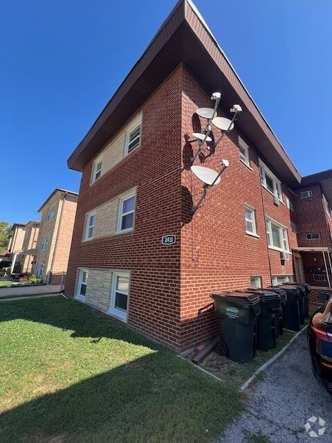 Mont Clare Home Pet Friendly Apartments for Rent - Elmwood Park, IL ...