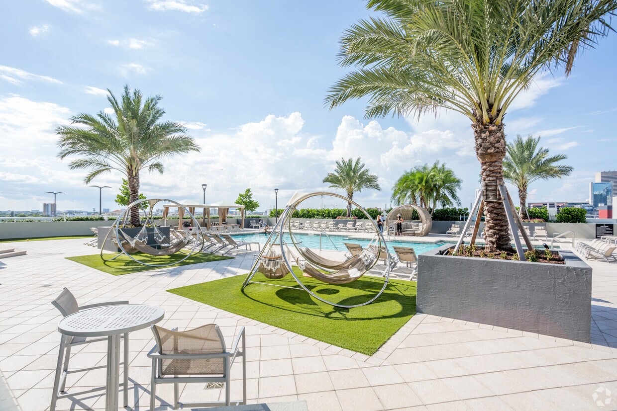 Miro Brickell - Alquileres en Miami, FL | Apartamentos.com