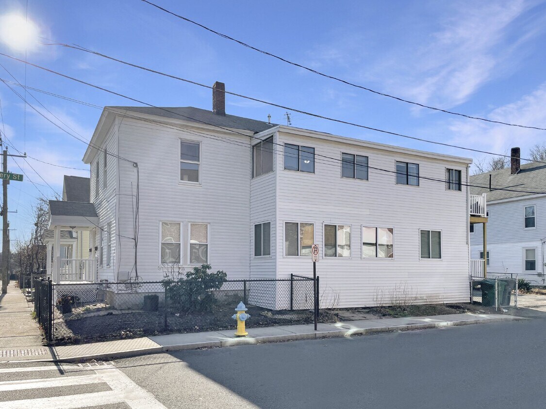 53 Harbor Ave Unit 2, Nashua, NH 03060 - Room for Rent in Nashua, NH ...