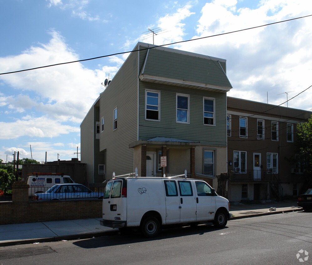 51 Clover St, Newark, NJ 07105 - 51 Clover St Newark, NJ 07105 ...