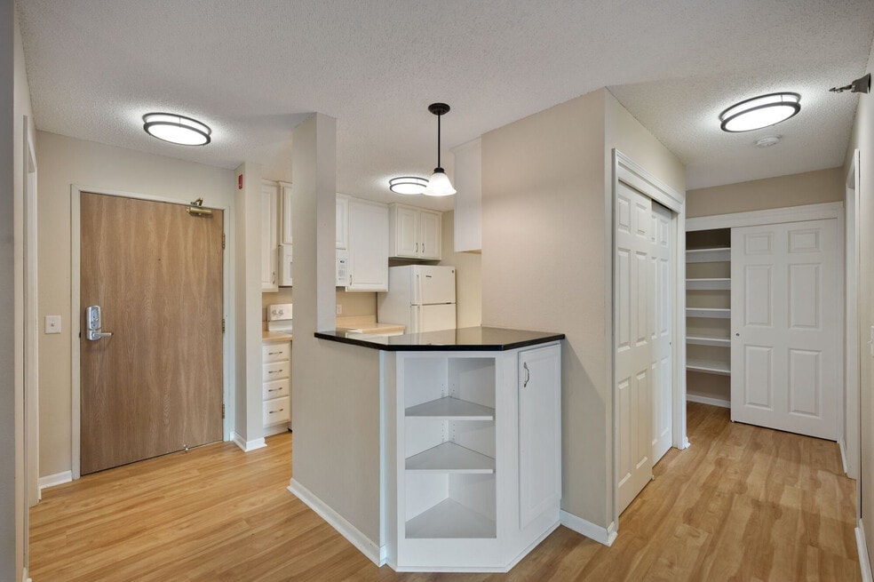 Apartments for Rent with Extra Storage Near Vasserman Ridge ...