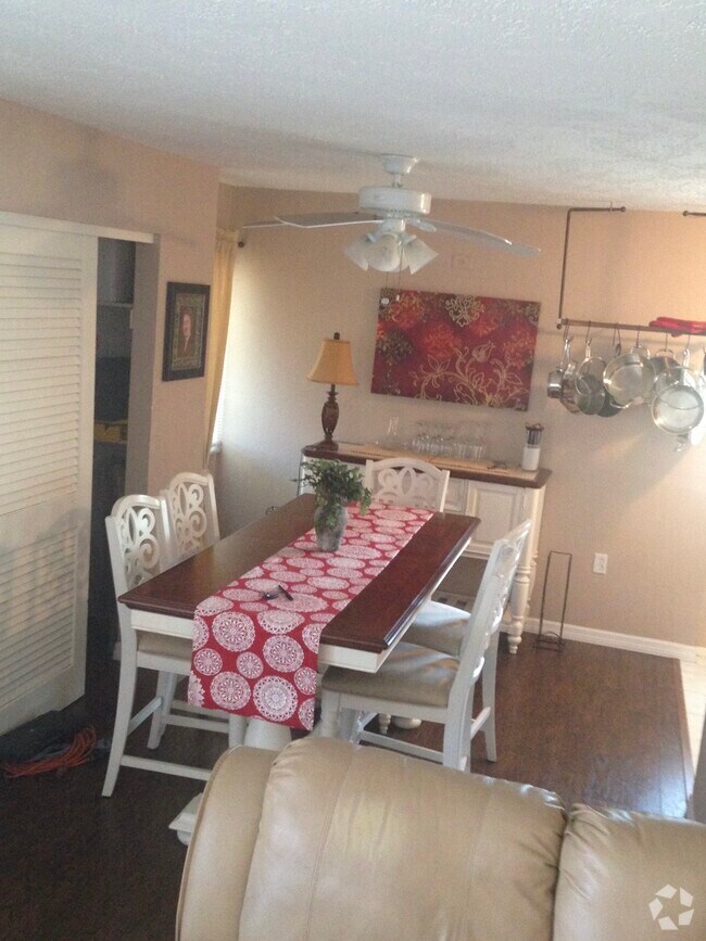Colonial Terrace Apartments for Rent with Parking - Sarasota, FL ...
