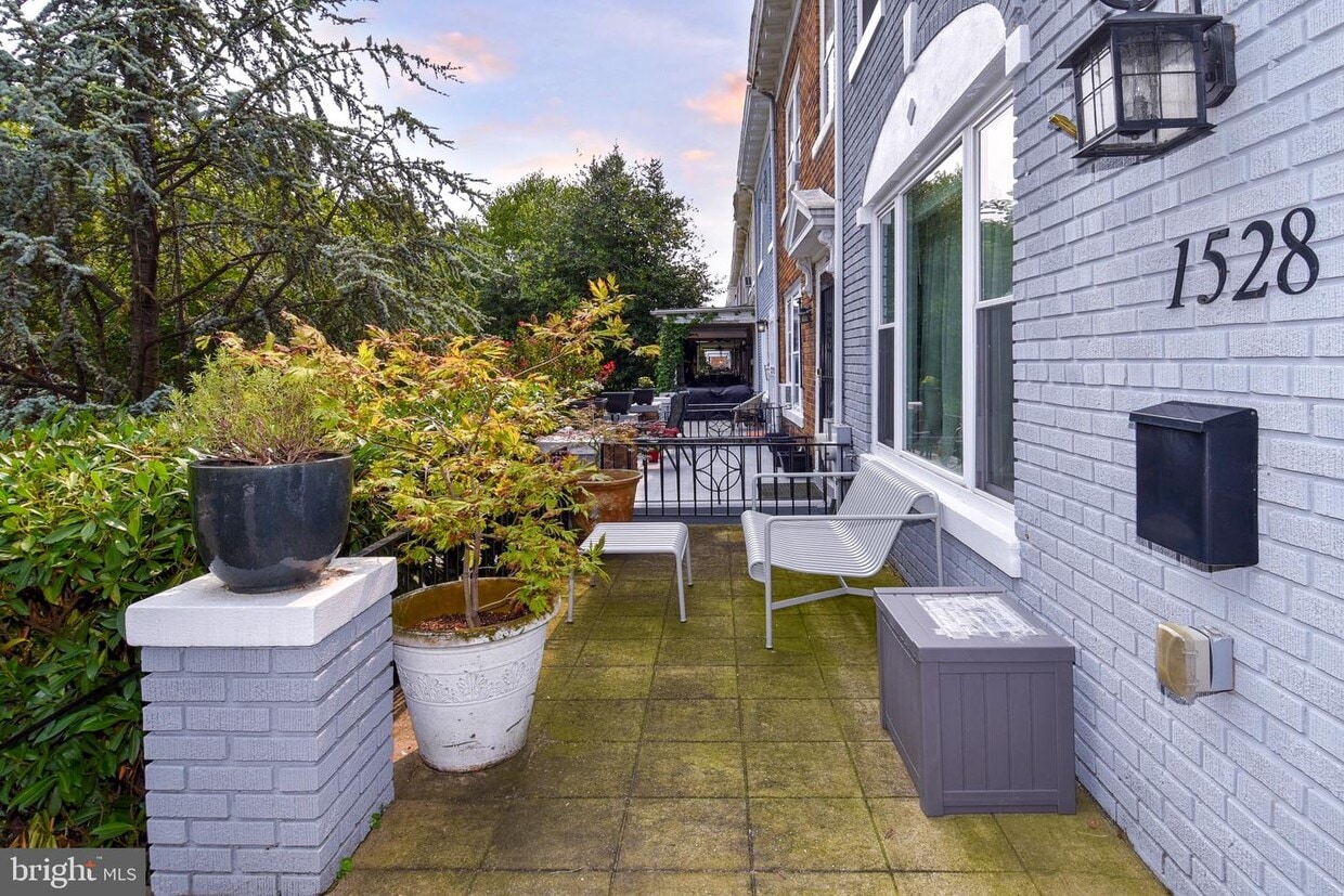 1528 Spring Pl NW, Washington, DC 20010 - Townhome Rentals in ...