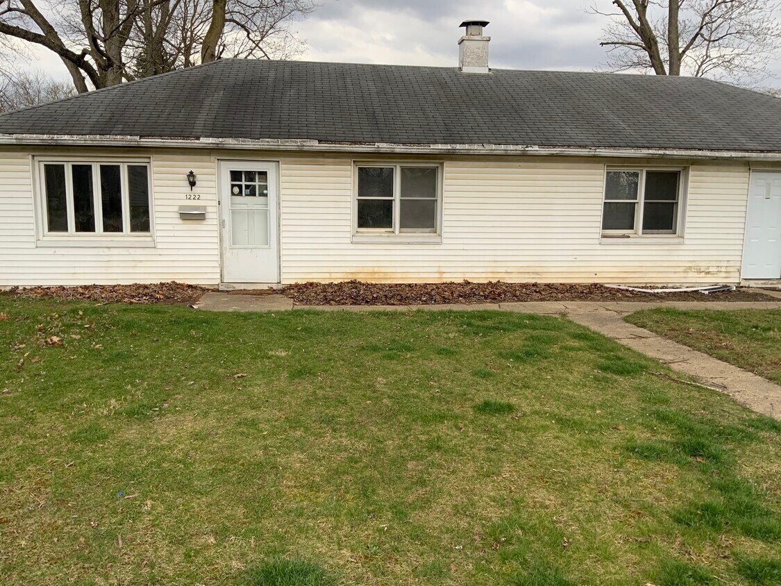 1222 Clarence St, Danville, IL 61832 - Townhome Rentals in Danville IL | Apartments.com